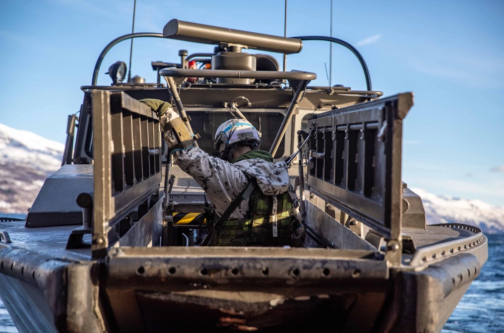 Vessels and Unmanned Systems - Tar Ideal